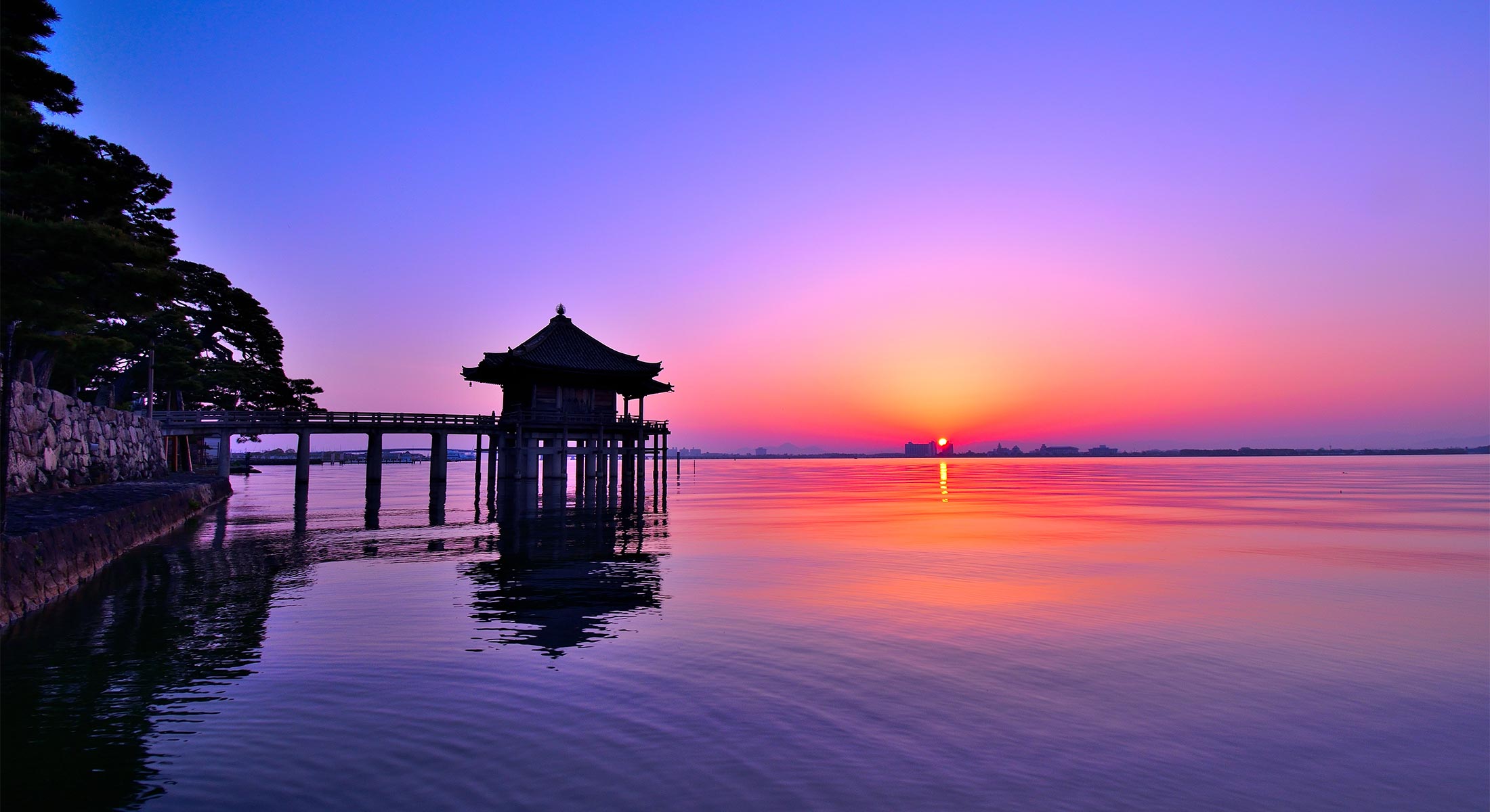 Floating Temple Hall (Mangetsu-ji Temple) | Biwako Hotel | Official Website